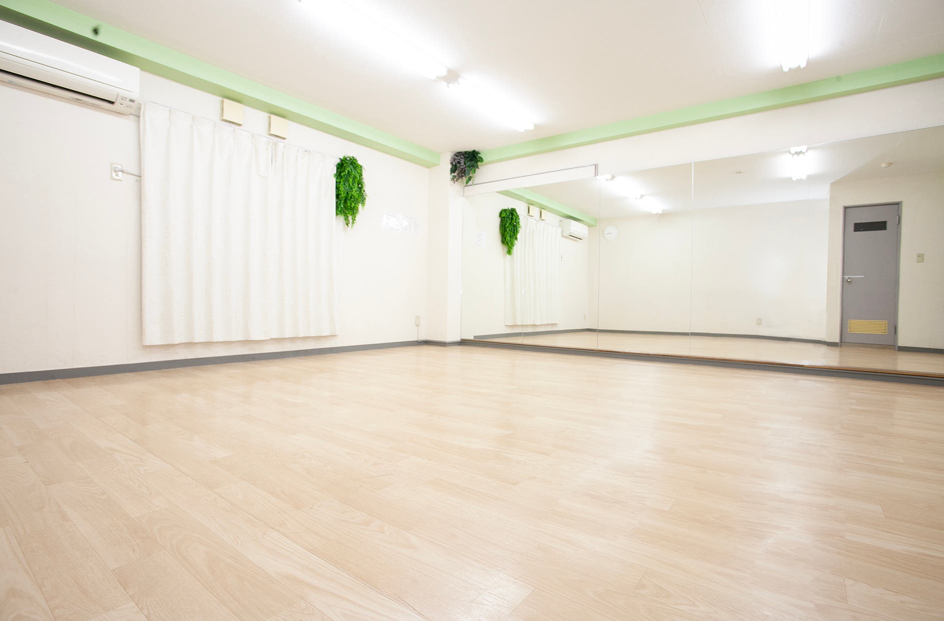 【新宿三丁目駅2分、新宿付近】(C)大型鏡計4.5m／広々30㎡スタジオでダンス・ヨガ・コスプレ・撮影・演劇におすすめ☆の写真5