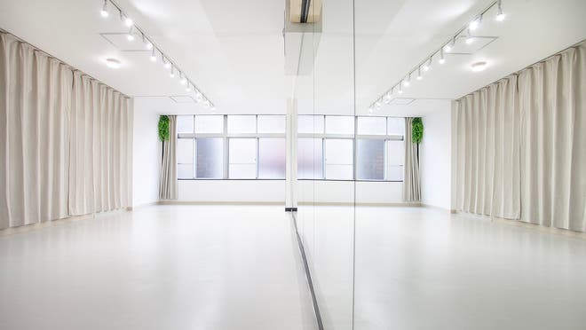 【新宿三丁目駅2分、新宿付近】(2)大型鏡計7.8m/広々30㎡スタジオでダンス・ヨガ・コスプレ・撮影・演劇におすすめ☆の写真7