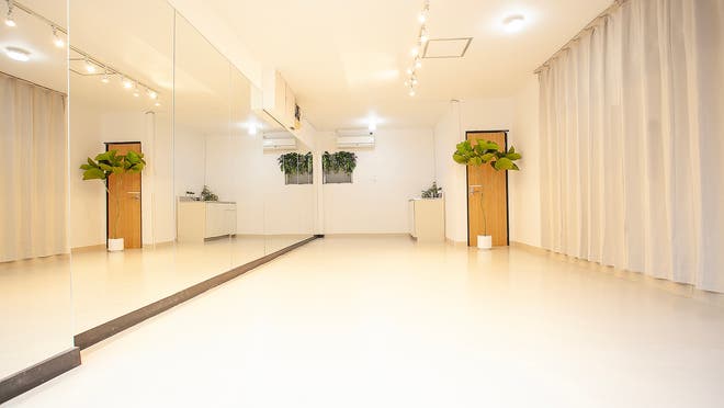 【新宿三丁目駅2分、新宿付近】(2)大型鏡計7.8m/広々30㎡スタジオでダンス・ヨガ・コスプレ・撮影・演劇におすすめ☆の写真10