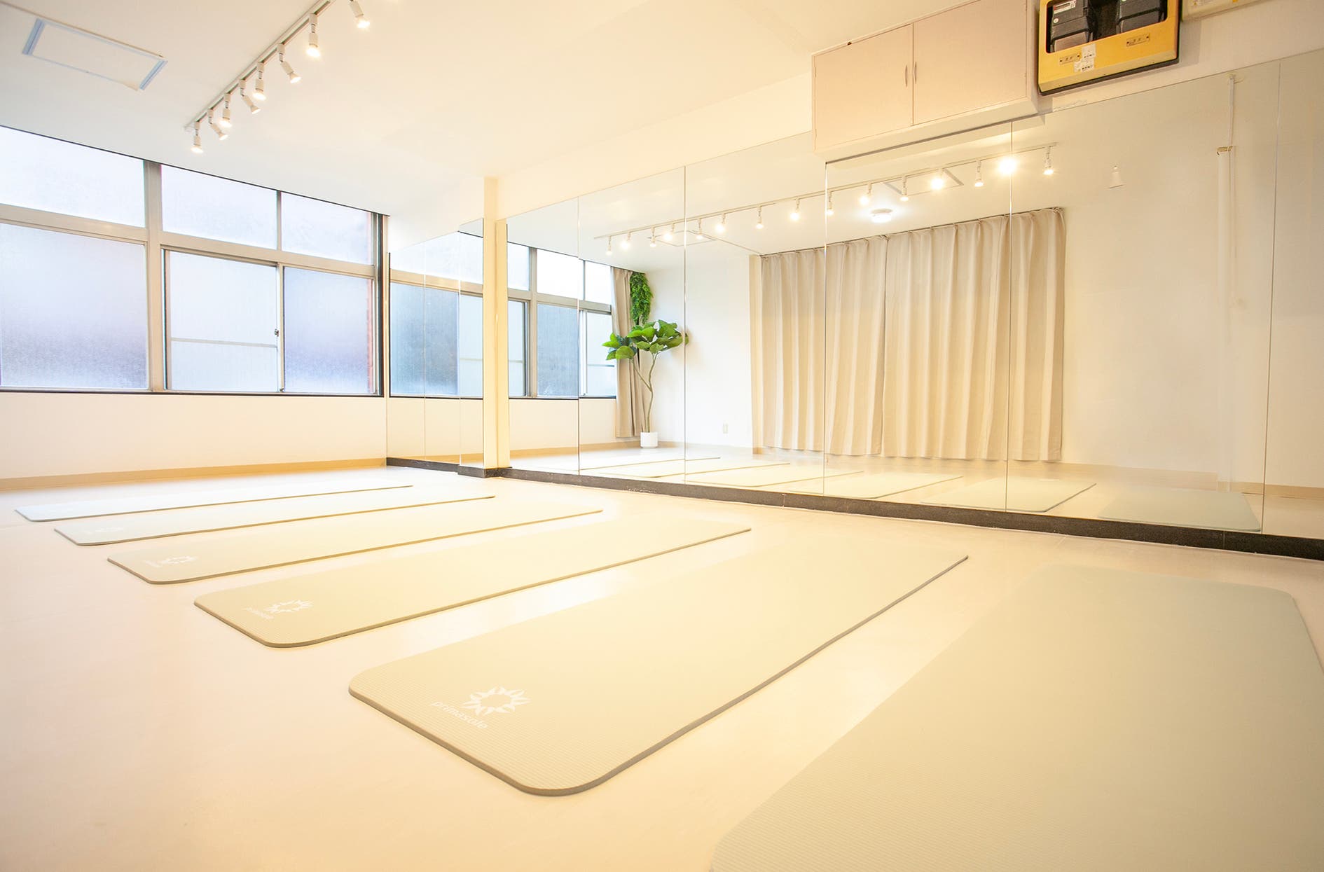 【新宿三丁目駅2分、新宿付近】(2)大型鏡計7.8m／広々30㎡スタジオでダンス・ヨガ・コスプレ・撮影・演劇におすすめ☆の写真11