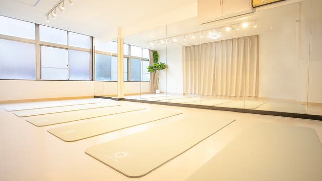 【新宿三丁目駅2分、新宿付近】(2)大型鏡計7.8m/広々30㎡スタジオでダンス・ヨガ・コスプレ・撮影・演劇におすすめ☆の写真11