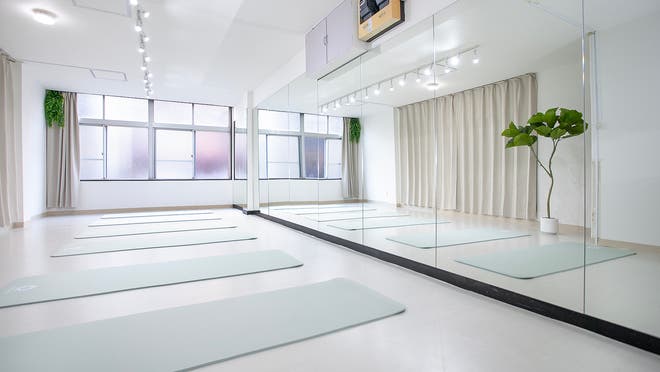 【新宿三丁目駅2分、新宿付近】(2)大型鏡計7.8m/広々30㎡スタジオでダンス・ヨガ・コスプレ・撮影・演劇におすすめ☆の写真14