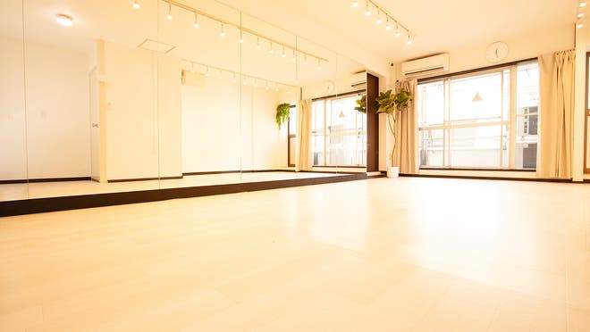 【新宿三丁目駅2分、新宿付近】(4)大型鏡計5M/広々25㎡スタジオでダンス・ヨガ・コスプレ・撮影・演劇におすすめ☆の写真2