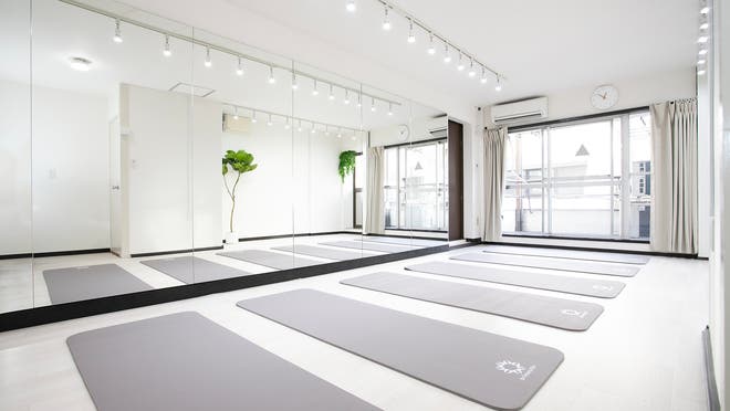 【新宿三丁目駅2分、新宿付近】(4)大型鏡計5M/広々25㎡スタジオでダンス・ヨガ・コスプレ・撮影・演劇におすすめ☆の写真3