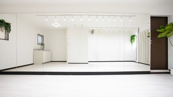 【新宿三丁目駅2分、新宿付近】(4)大型鏡計5M/広々25㎡スタジオでダンス・ヨガ・コスプレ・撮影・演劇におすすめ☆の写真4