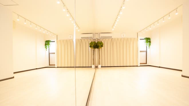 【新宿三丁目駅2分、新宿付近】(4)大型鏡計5M/広々25㎡スタジオでダンス・ヨガ・コスプレ・撮影・演劇におすすめ☆の写真6