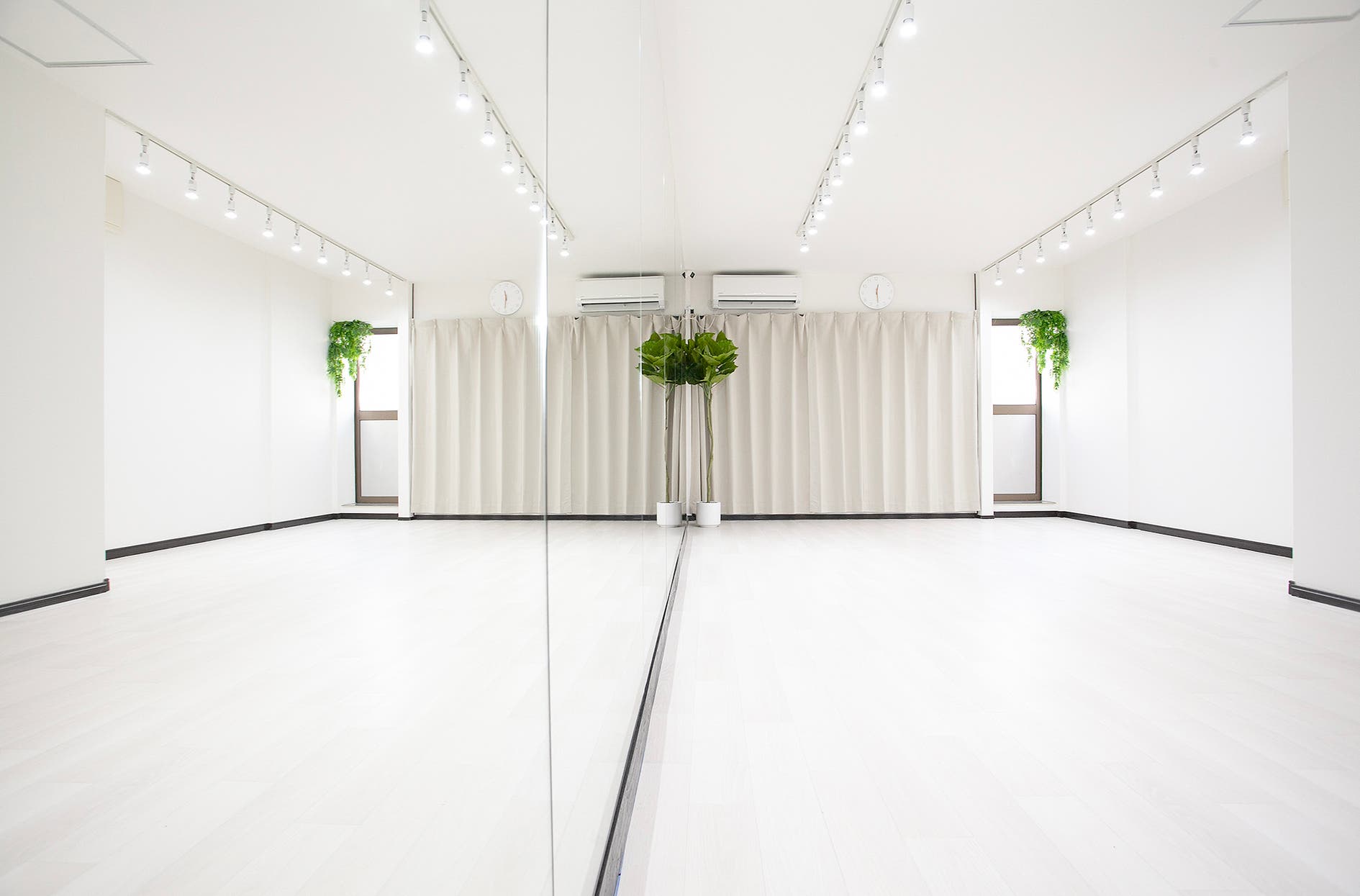 【新宿三丁目駅2分、新宿付近】(4)大型鏡計5M／広々25㎡スタジオでダンス・ヨガ・コスプレ・撮影・演劇におすすめ☆の写真7