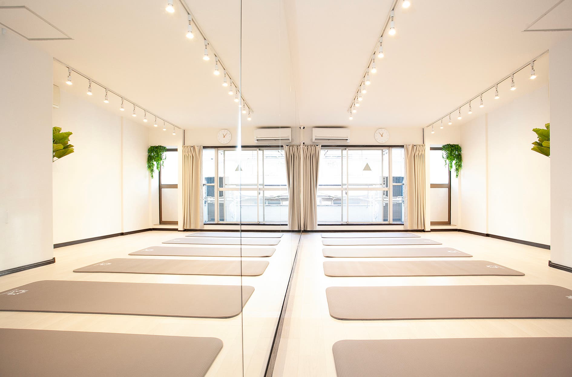 【新宿三丁目駅2分、新宿付近】(4)大型鏡計5M／広々25㎡スタジオでダンス・ヨガ・コスプレ・撮影・演劇におすすめ☆の写真13