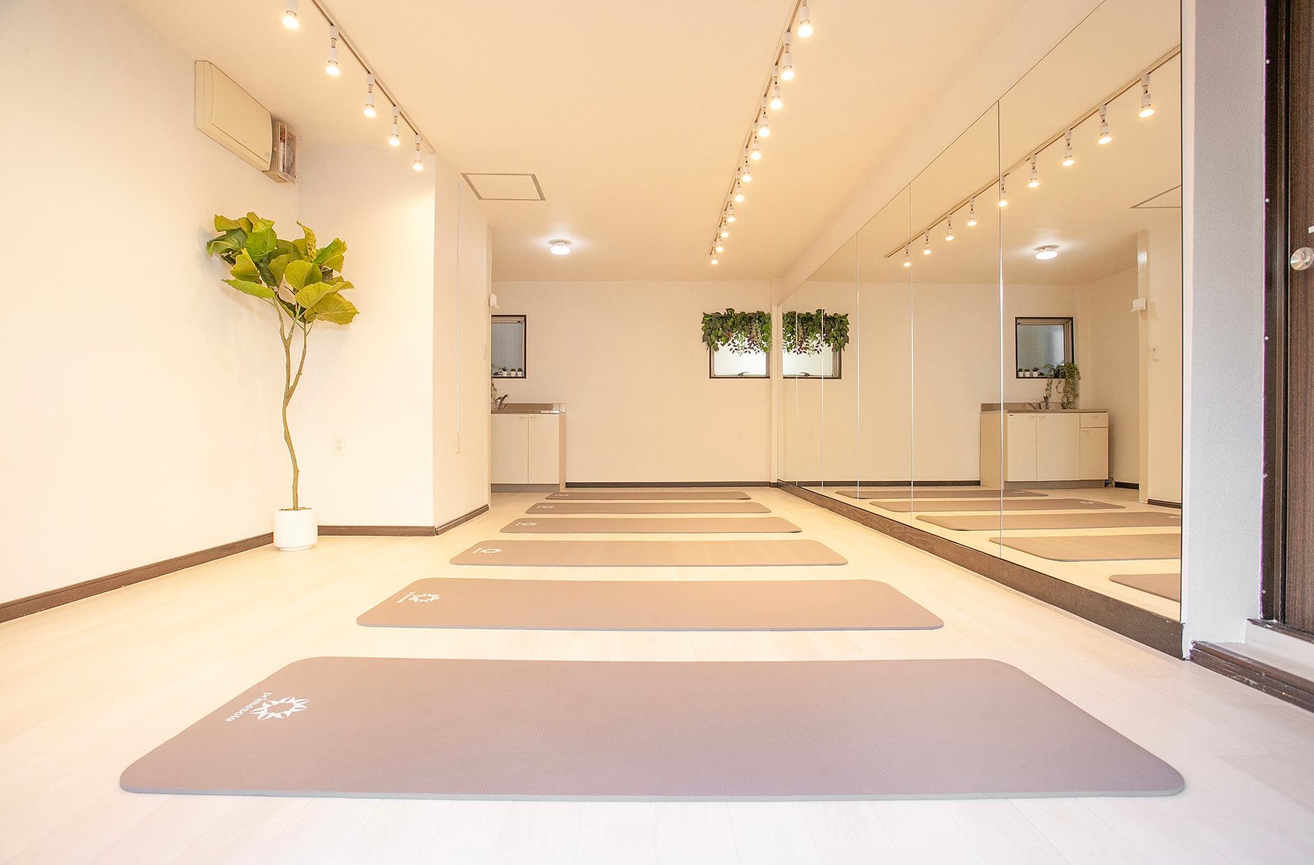 【新宿三丁目駅2分、新宿付近】(4)大型鏡計5M／広々25㎡スタジオでダンス・ヨガ・コスプレ・撮影・演劇におすすめ☆の写真14