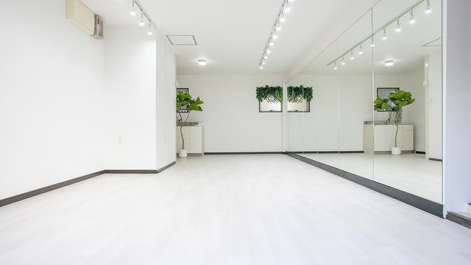 【新宿三丁目駅2分、新宿付近】(4)大型鏡計5M/広々25㎡スタジオでダンス・ヨガ・コスプレ・撮影・演劇におすすめ☆の写真15