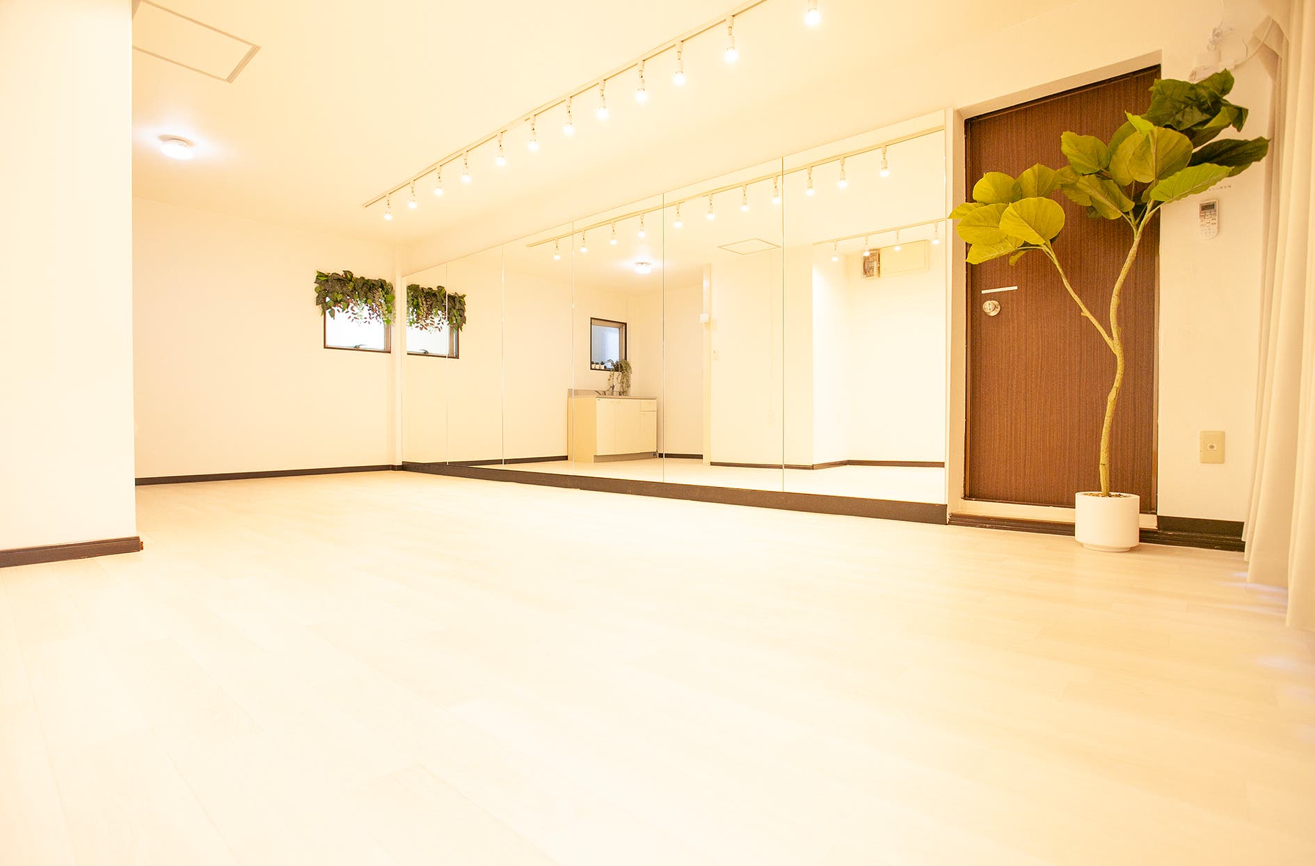 【新宿三丁目駅2分、新宿付近】(4)大型鏡計5M／広々25㎡スタジオでダンス・ヨガ・コスプレ・撮影・演劇におすすめ☆の写真17