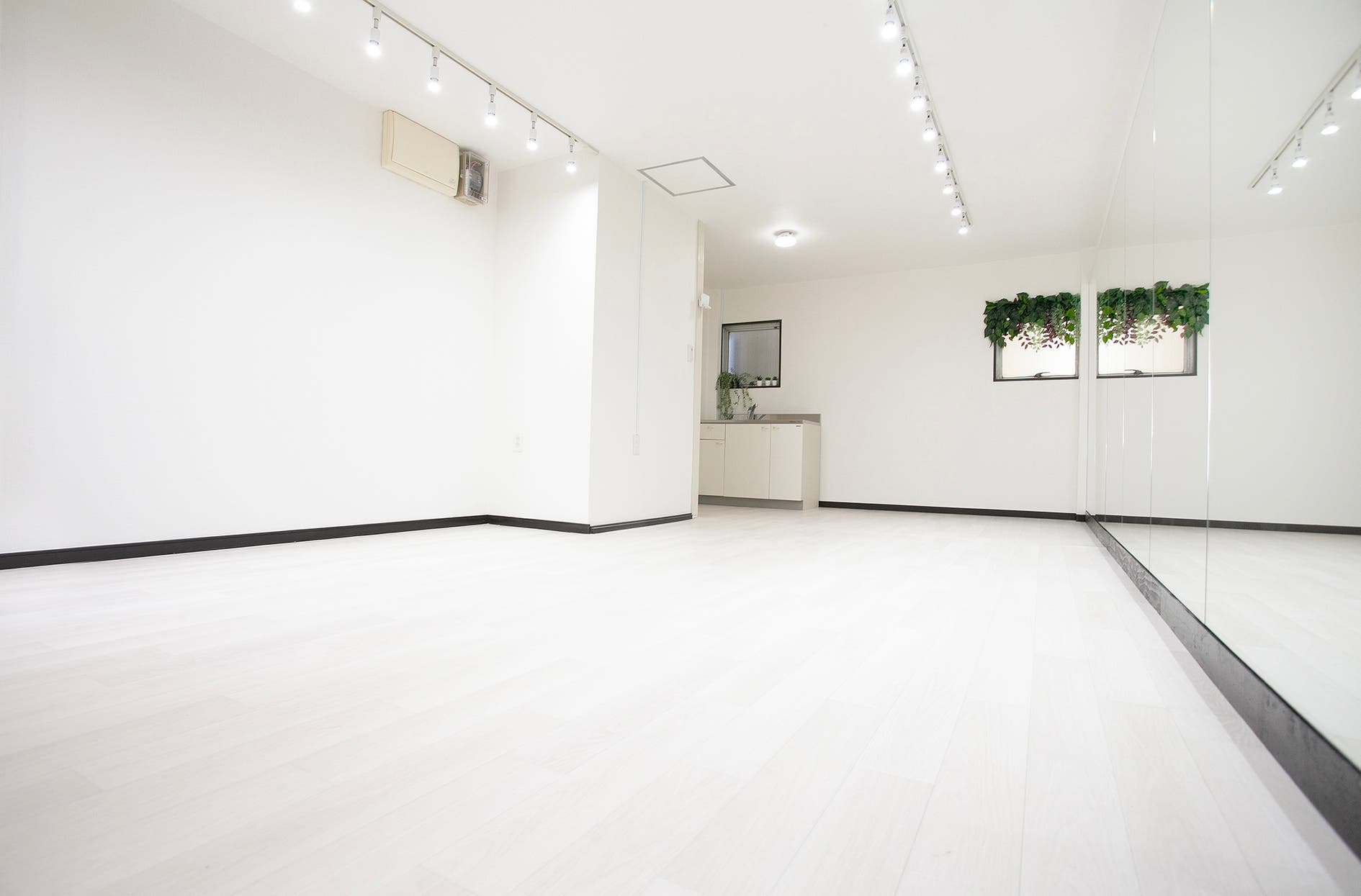 【新宿三丁目駅2分、新宿付近】(4)大型鏡計5M／広々25㎡スタジオでダンス・ヨガ・コスプレ・撮影・演劇におすすめ☆の写真18