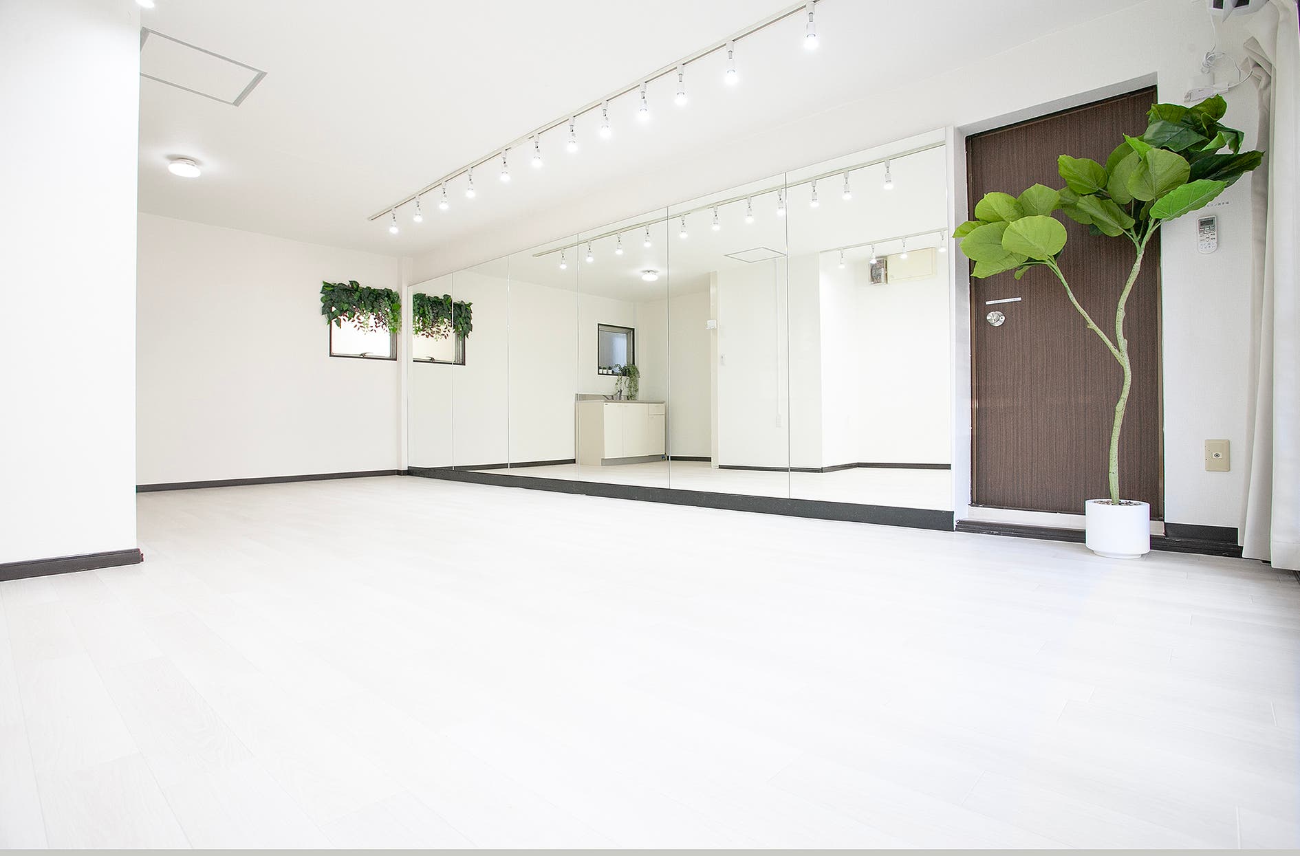 【新宿三丁目駅2分、新宿付近】(4)大型鏡計5M／広々25㎡スタジオでダンス・ヨガ・コスプレ・撮影・演劇におすすめ☆の写真19