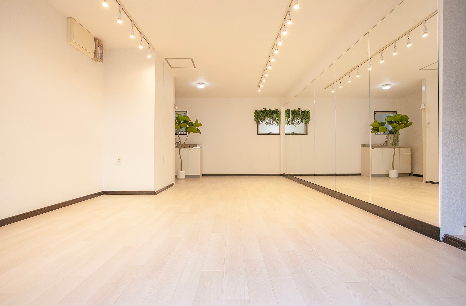 【新宿三丁目駅2分、新宿付近】(4)大型鏡計5M／広々25㎡スタジオでダンス・ヨガ・コスプレ・撮影・演劇におすすめ☆の写真20