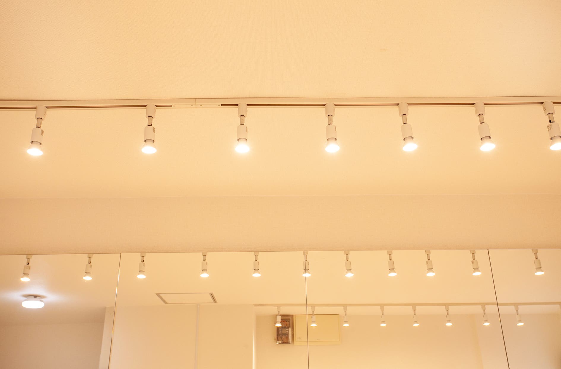 【新宿三丁目駅2分、新宿付近】(4)大型鏡計5M／広々25㎡スタジオでダンス・ヨガ・コスプレ・撮影・演劇におすすめ☆の写真22