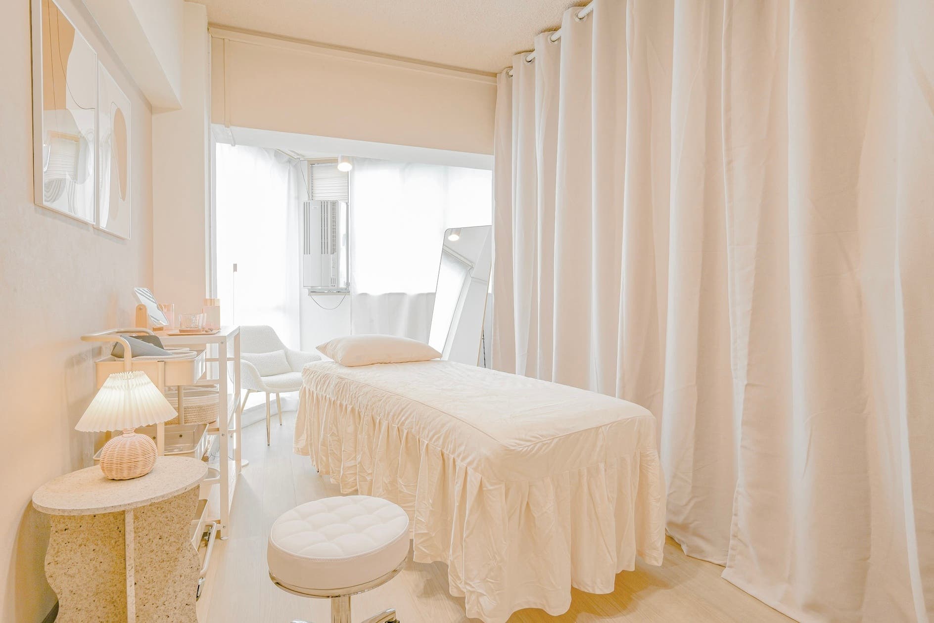 ☆名古屋駅から徒歩5分のレンタルサロン☆の写真1