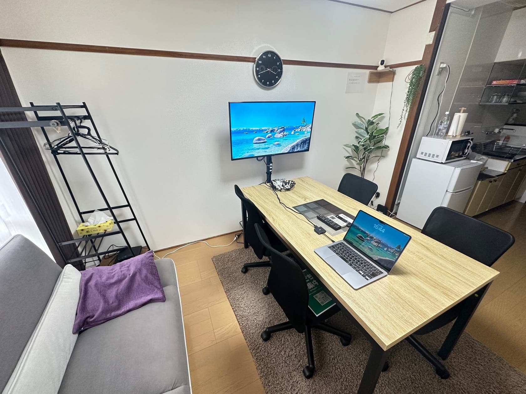 【お気軽会議室グランベルデ】中央駅西口から徒歩圏内。作業やテレワークに最適なスペースです！の写真4