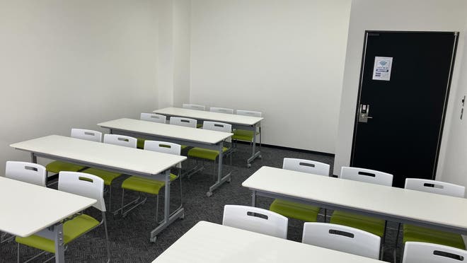 17人用★モニター完備/スクール形式可/web会議/打合せ/コワーク等の写真1