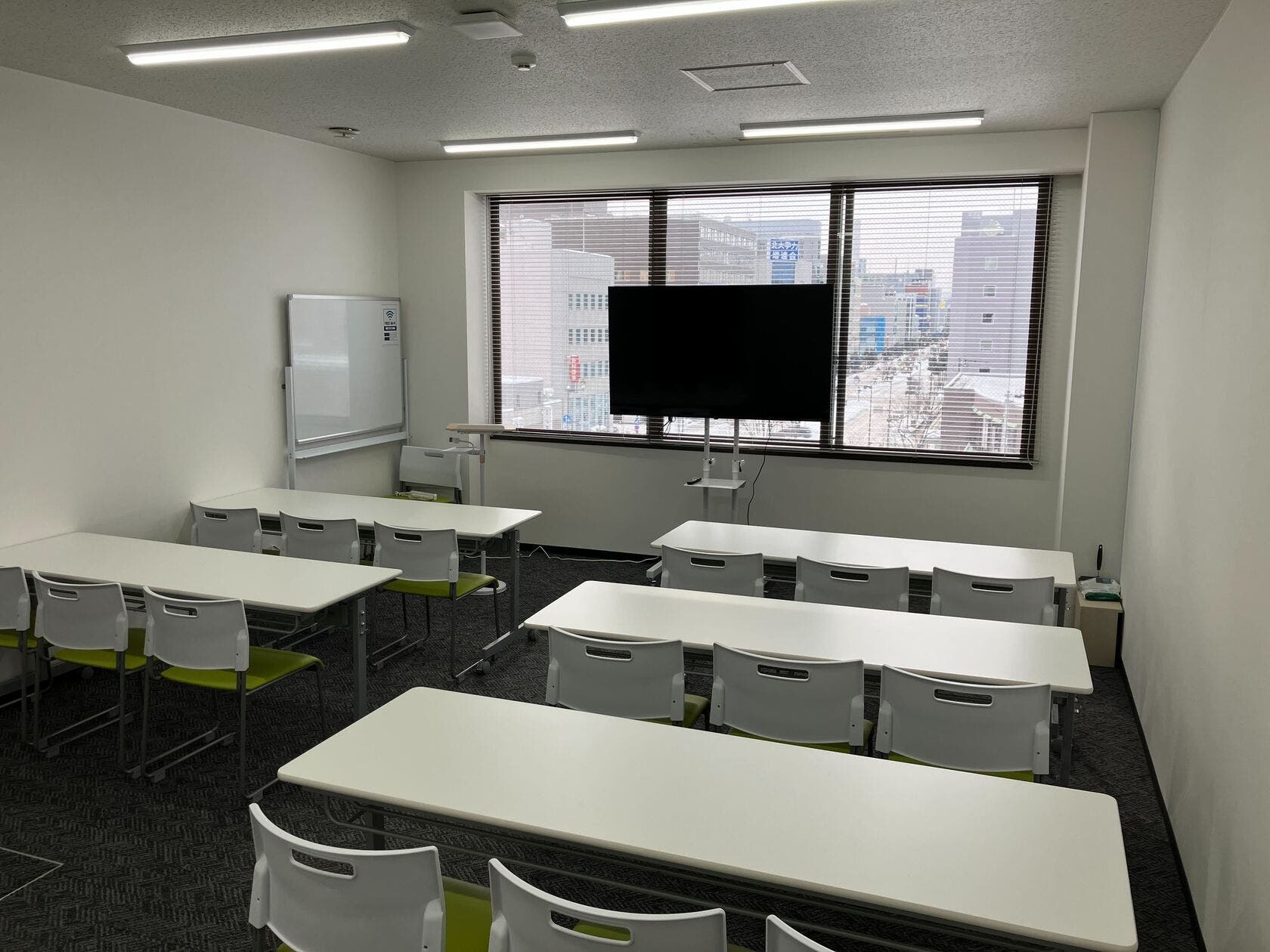 17人用★モニター完備/スクール形式可/web会議/打合せ/コワーク等の写真2