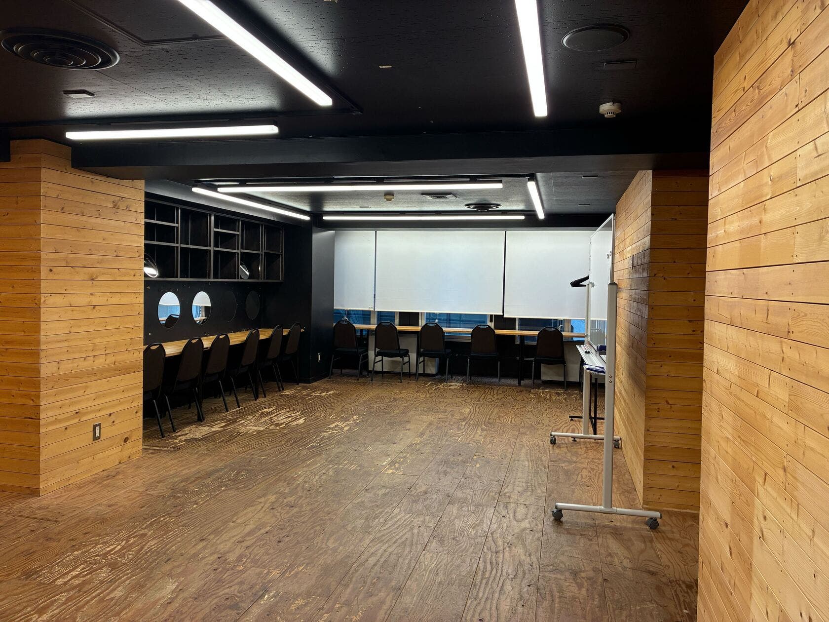 【406】2025/12/29増床OPEN！楽屋や控室にもぴったり✨最大18名収容可能!最短2時間✨鏡あり💄飲食持ち込みOK✨の写真3