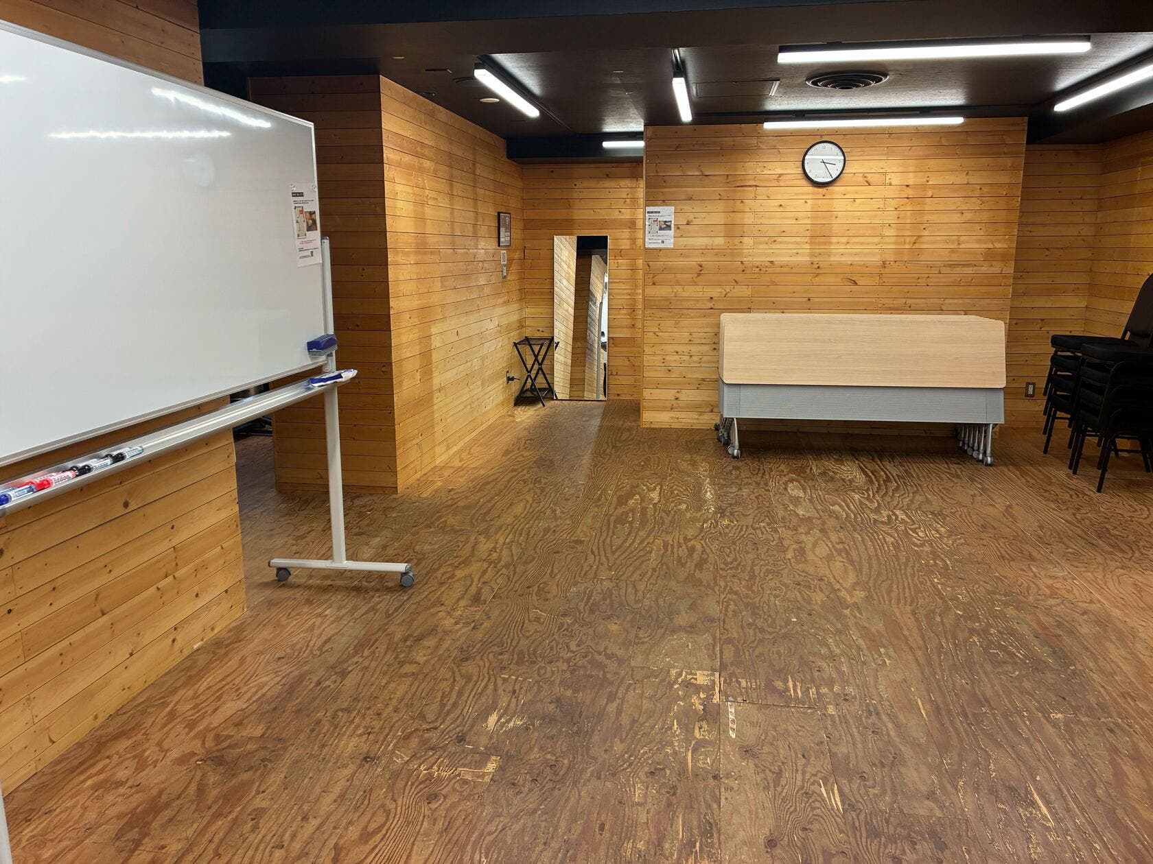 【406】2025/12/29増床OPEN！楽屋や控室にもぴったり✨最大18名収容可能!最短2時間✨鏡あり💄飲食持ち込みOK✨の写真5