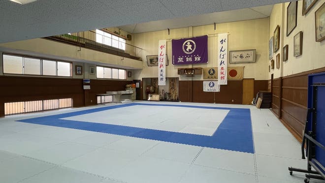 駐車場あり!北長瀬駅から徒歩20分!150㎡・100人収容の元空手道場の多目的スペース!の写真1