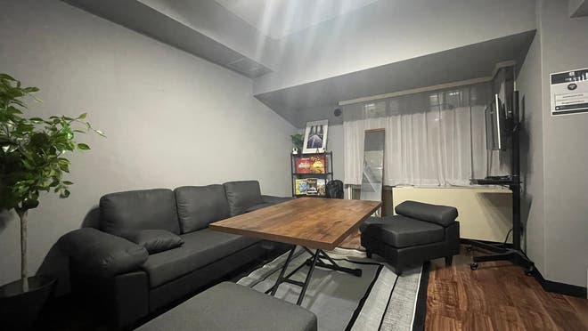 渋谷・道玄坂|最大8名|24h|夜間〜早朝の利用可|ホムパ/ボドゲ/映画・スポーツ鑑賞/会議・テレワーク|近くにコンビニ&ドンキの写真1