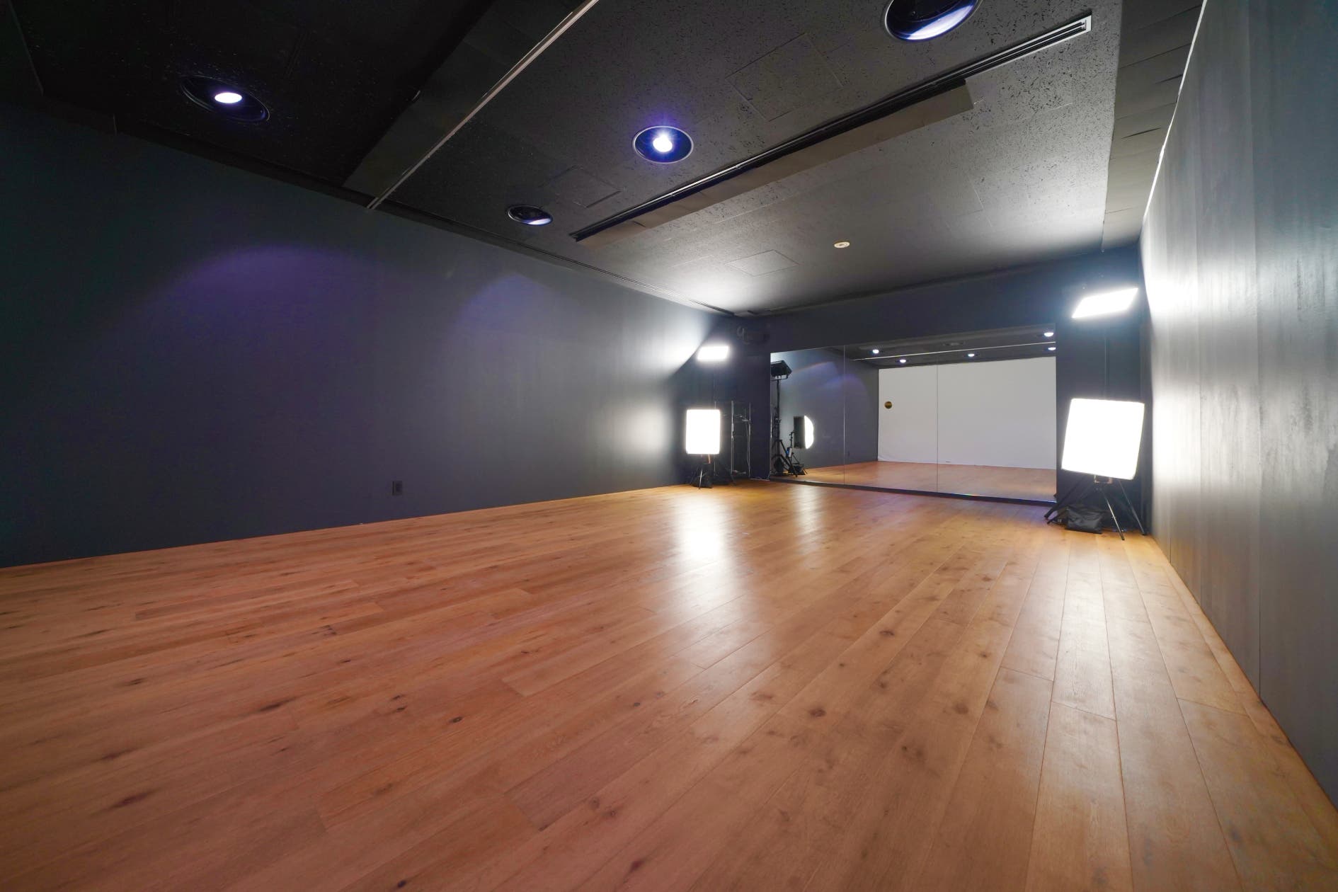 神泉 / 渋谷駅徒歩7分！ ダンスの練習はもちろん、LED照明も完備のためアー写撮影や動画撮影にも最適なレンタルスタジオです！ の写真2