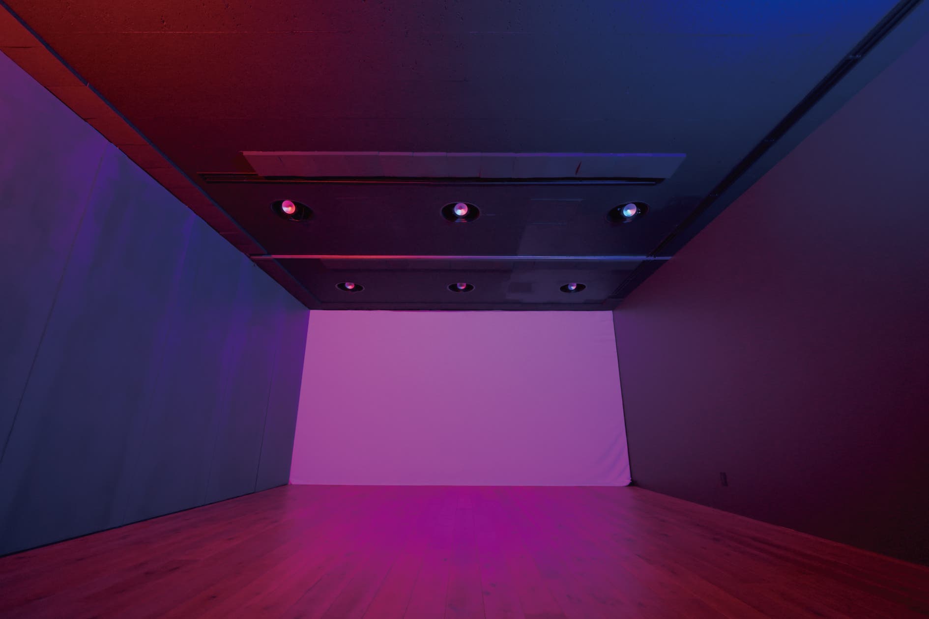 神泉 / 渋谷駅徒歩7分！ ダンスの練習はもちろん、LED照明も完備のためアー写撮影や動画撮影にも最適なレンタルスタジオです！ の写真4