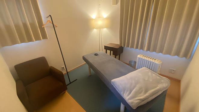 【警固・赤坂】自然光溢れる上質サロン✨本格ベッド・タオル完備で即施術OK/鍼灸・整体・エステ/副業・独立に最適!/完全個室の写真2