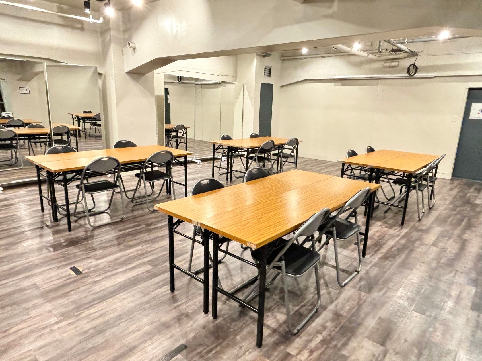 【まるちか人形町】会議、研修、説明会、カルチャースクール、使い方自由な多目的スペース※建物手前の外階段から地下へお降りください※の写真7