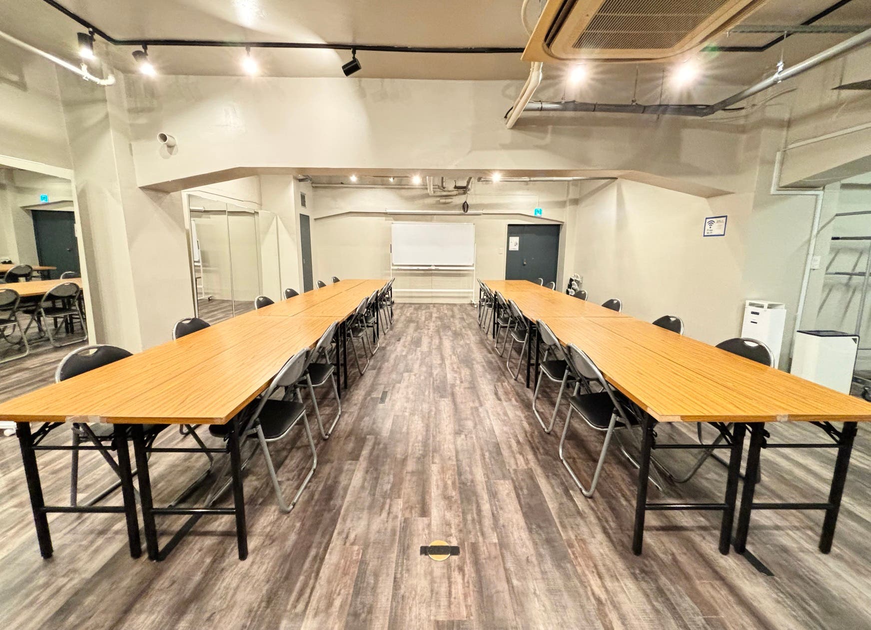 【まるちか人形町】会議、研修、説明会、カルチャースクール、使い方自由な多目的スペース※建物手前の外階段から地下へお降りください※の写真8