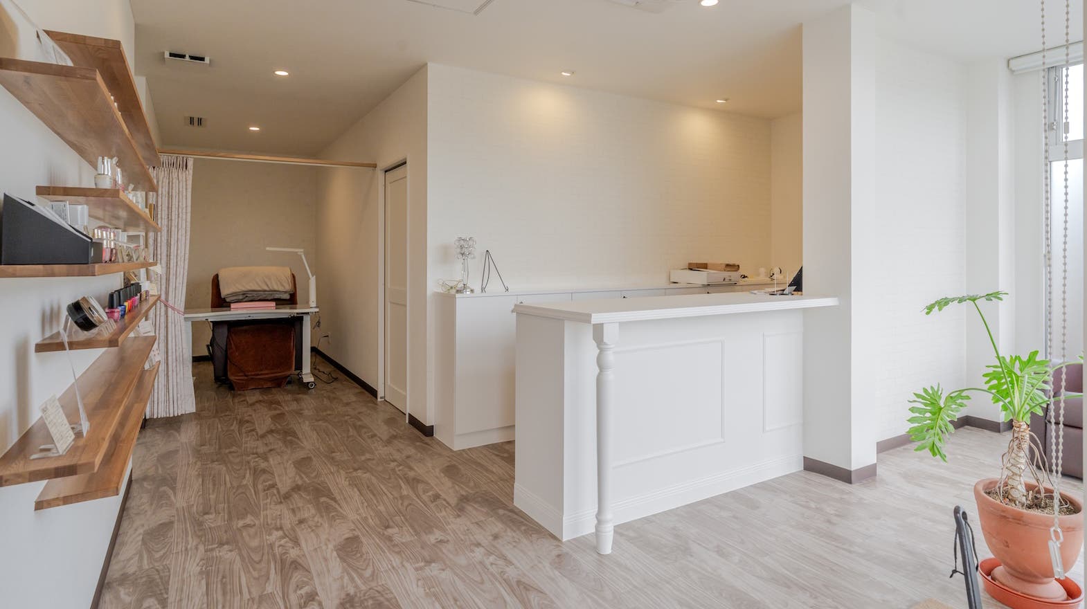 【ネイル向け共有スペース】初期費用0円で今日からここがあなたのサロン。自分の“屋号”が使えるネイル・フットケア向け施術スペースの写真6