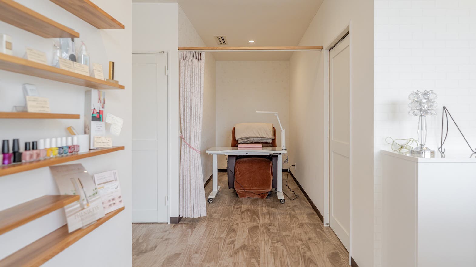 【ネイル向け共有スペース】初期費用0円で今日からここがあなたのサロン。自分の“屋号”が使えるネイル・フットケア向け施術スペースの写真7