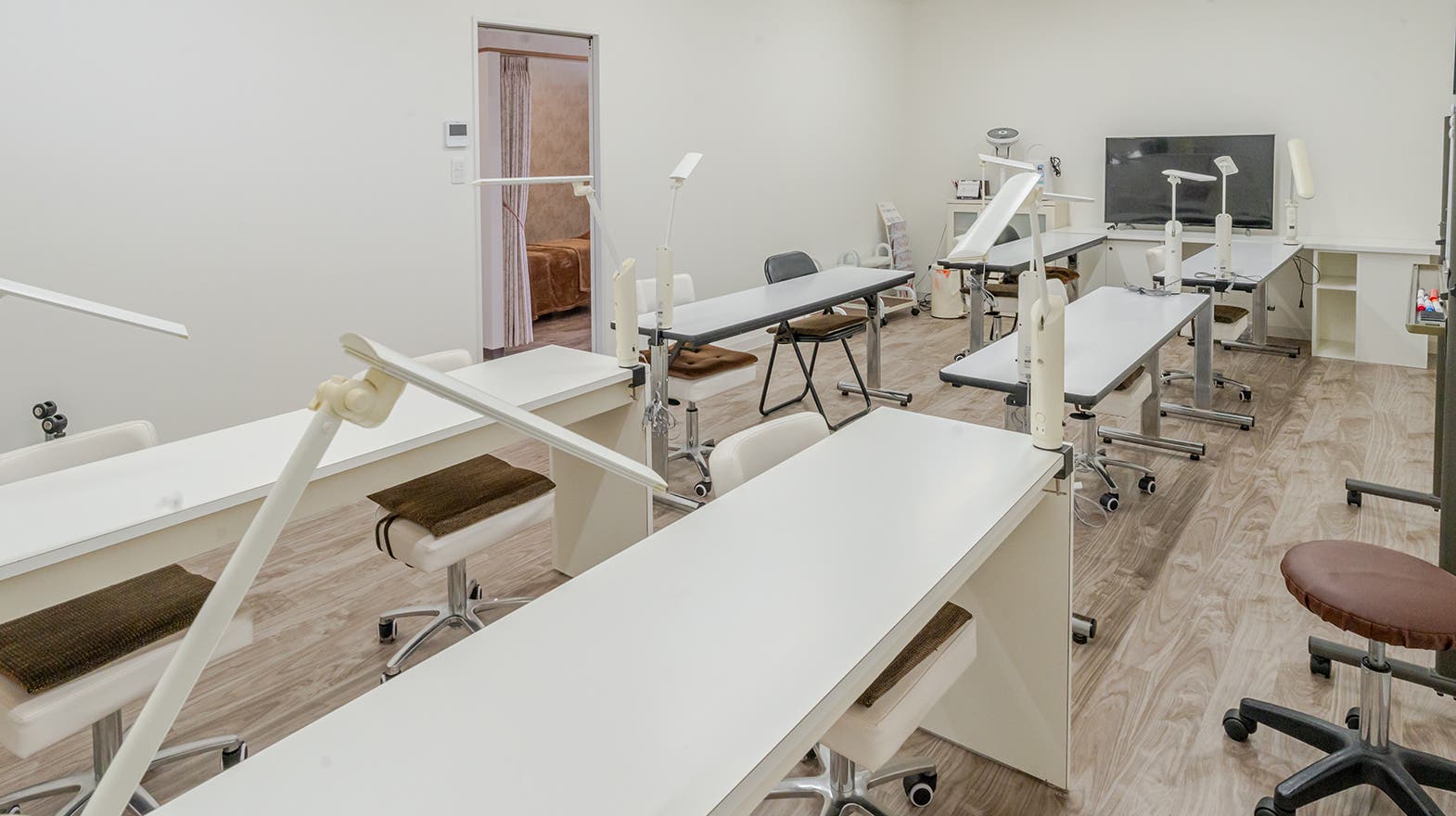 《NEWオープン🎉》会議・セミナー・講習会に最適。ママ会や少人数イベントにも。幅広く使える多目的スペースの写真7