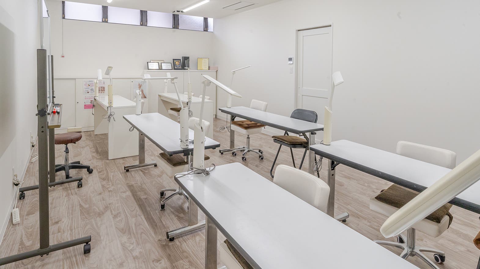 《NEWオープン🎉》会議・セミナー・講習会に最適。ママ会や少人数イベントにも。幅広く使える多目的スペースの写真8