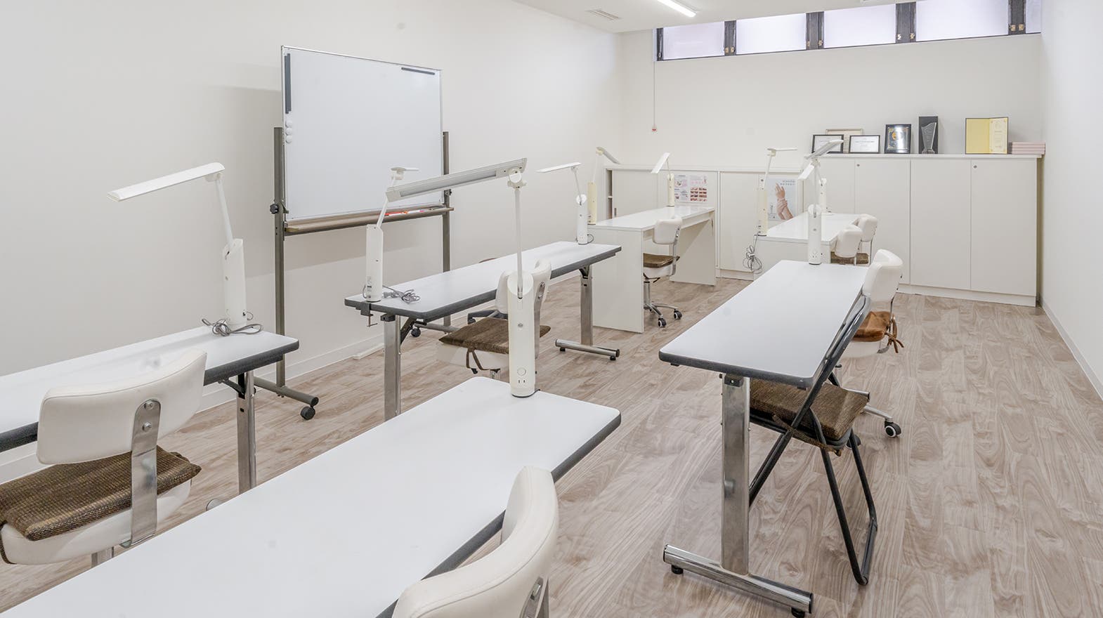 《NEWオープン🎉》会議・セミナー・講習会に最適。ママ会や少人数イベントにも。幅広く使える多目的スペースの写真9