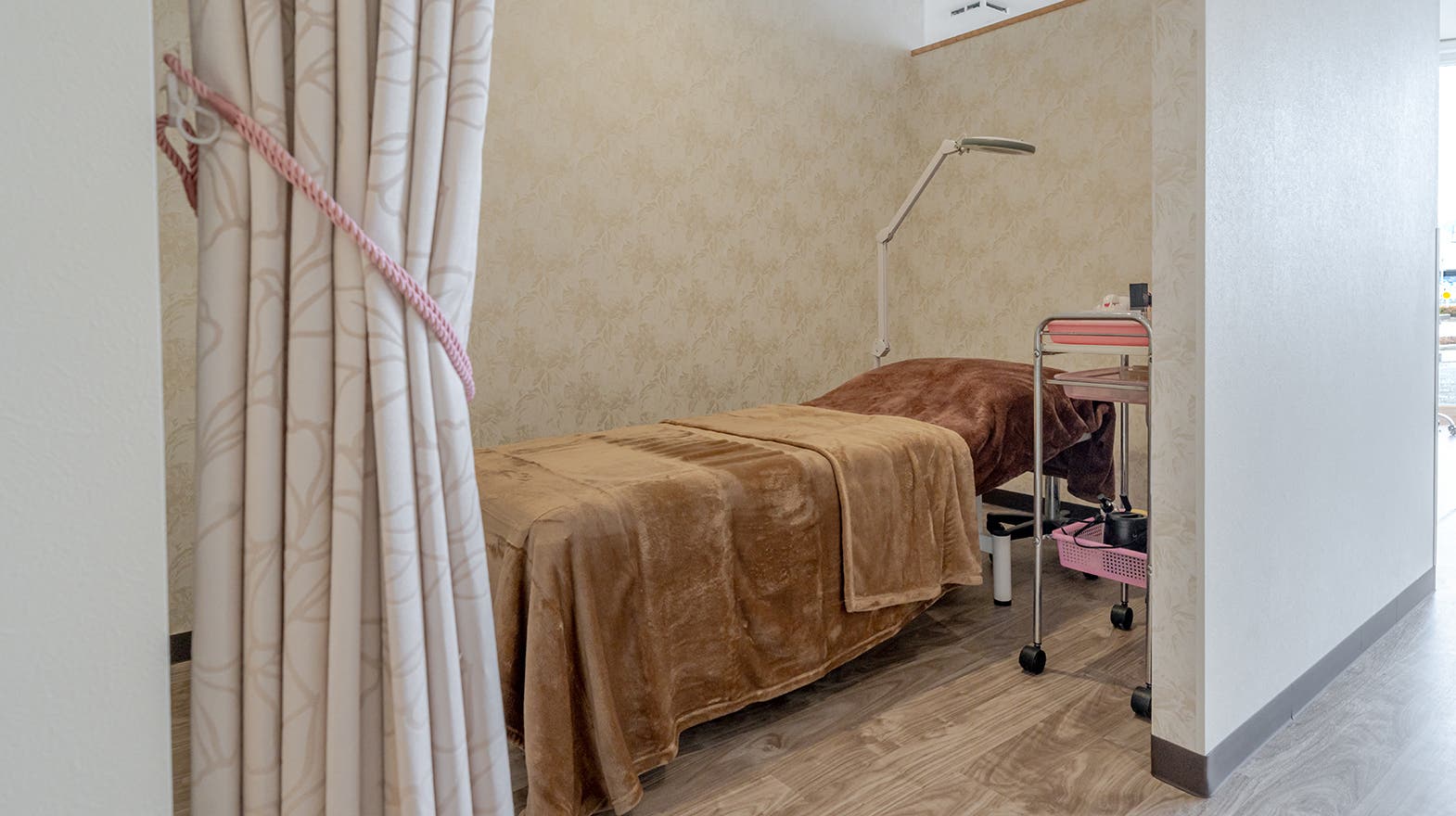 【アイリスト向け個室スペース】初期費用0円で今日からあなたのサロン。自分の“屋号”が使えるネイル・アイラッシュの施術スペースの写真2