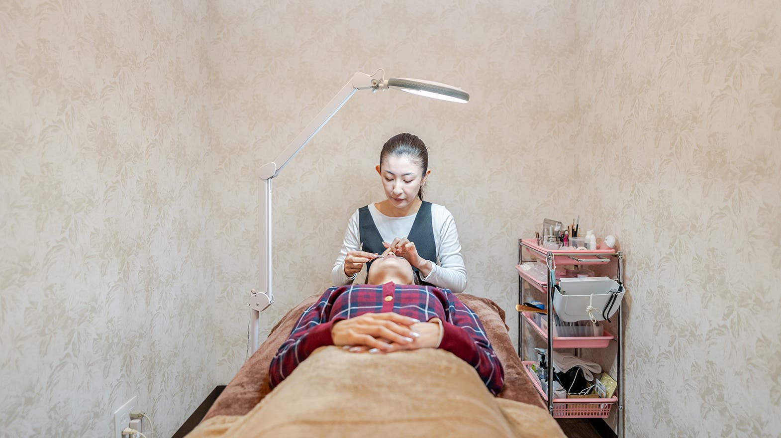 【アイリスト向け個室スペース】初期費用0円で今日からあなたのサロン。自分の“屋号”が使えるネイル・アイラッシュの施術スペースの写真1