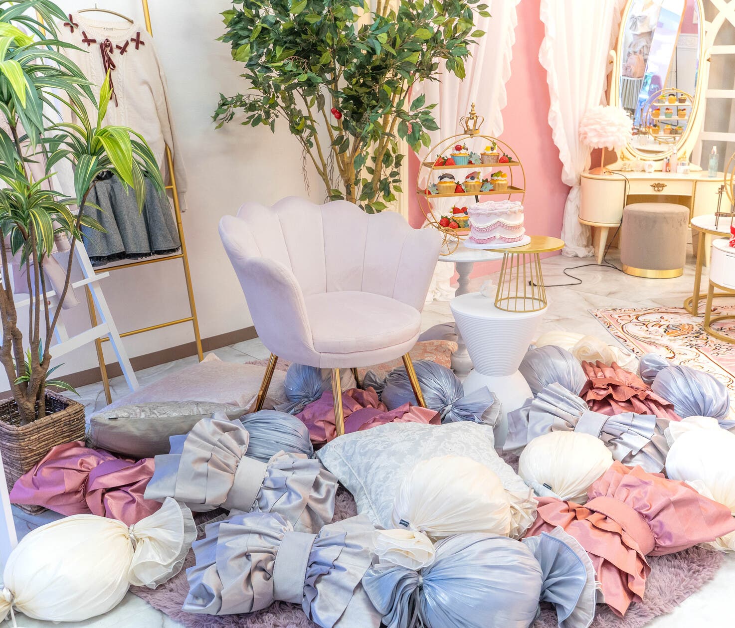 【日本橋】ロココ×ゲーミングの2面性スタジオ｜可愛さとサイバーネオンで撮影✨の写真3