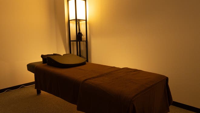 関内駅南口から徒歩3分!リラクゼーションサロン内のベッドスペースの写真1