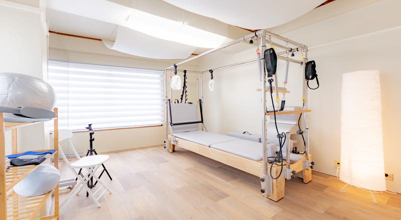 【日暮里10分、鶯谷6分】完全個室のマシンピラティススタジオ｜大きな窓で開放的｜備品は全て無料｜綺麗&清潔