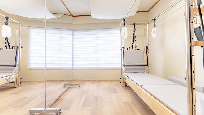 【日暮里10分、鶯谷6分】完全個室のマシンピラティススタジオ|大きな窓で開放的|備品は全て無料|綺麗&清潔の写真2