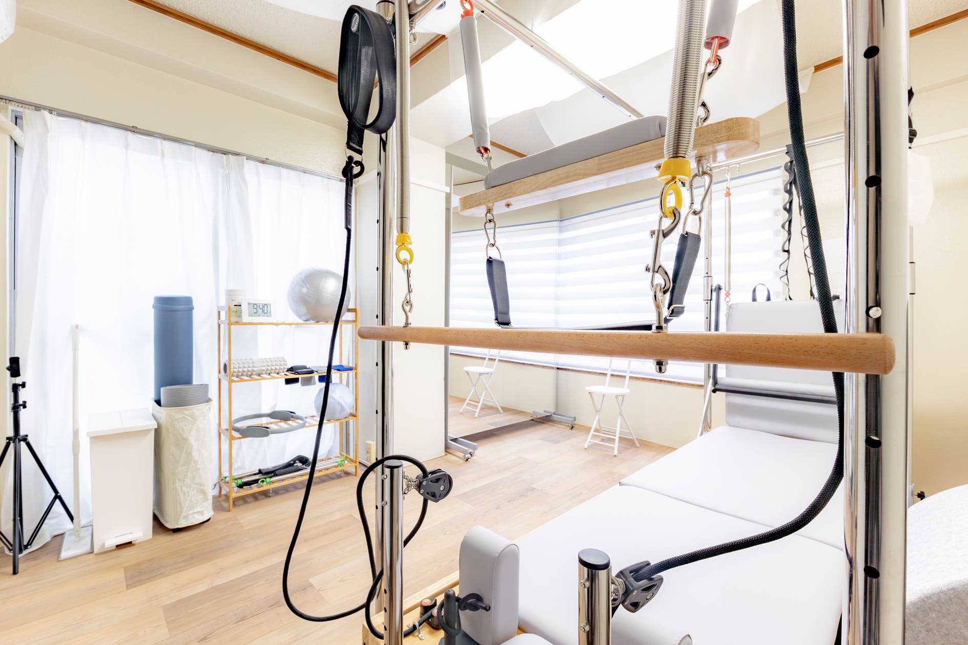 【日暮里10分、鶯谷6分】完全個室のマシンピラティススタジオ｜大きな窓で開放的｜備品は全て無料｜綺麗&清潔の写真4