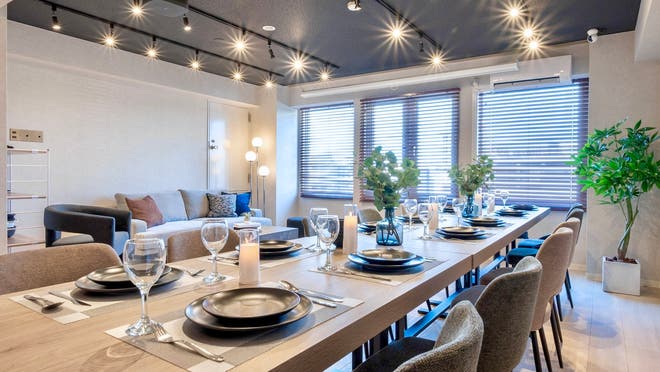 【横浜駅徒歩2分】最大着席22名✨120㌅大型モニター✨会議💻️サテライトオフィス🏢セミナー💎撮影🎥勉強会の写真3