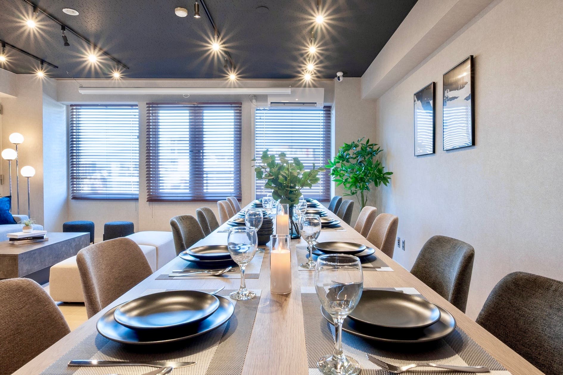 【横浜駅徒歩2分】最大着席22名✨120㌅大型モニター✨会議💻️サテライトオフィス🏢セミナー💎撮影🎥勉強会の写真7