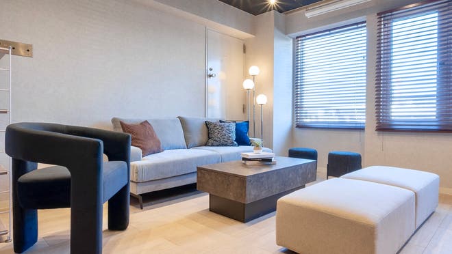 【横浜駅徒歩2分】最大着席22名✨120㌅大型モニター✨会議💻️サテライトオフィス🏢セミナー💎撮影🎥勉強会の写真9