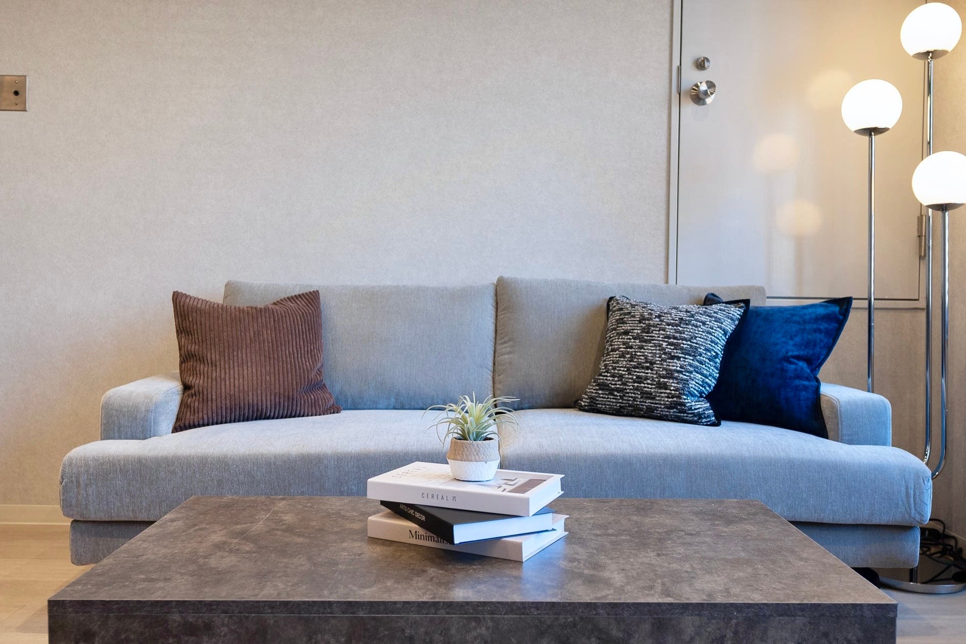 【横浜駅徒歩2分】最大着席22名✨120㌅大型モニター✨会議💻️サテライトオフィス🏢セミナー💎撮影🎥勉強会の写真10