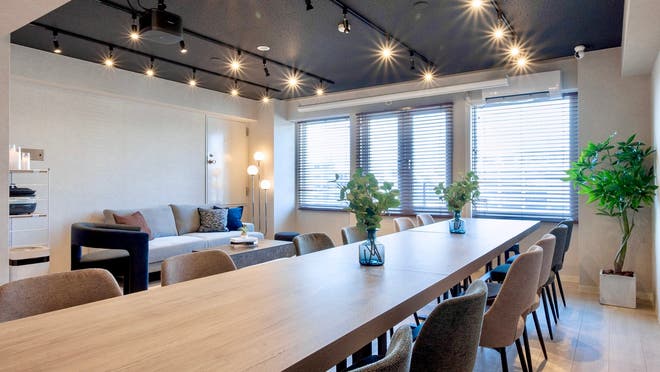 【横浜駅徒歩2分】最大着席22名✨120㌅大型モニター✨会議💻️サテライトオフィス🏢セミナー💎撮影🎥勉強会の写真13