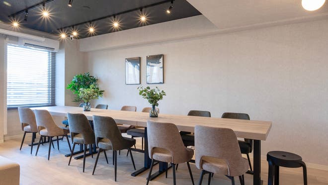 【横浜駅徒歩2分】最大着席22名✨120㌅大型モニター✨会議💻️サテライトオフィス🏢セミナー💎撮影🎥勉強会の写真14